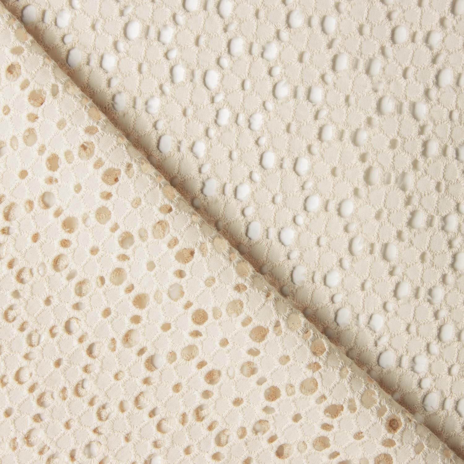 Bordado Suizo Margarita Arena – Ribes & Casals