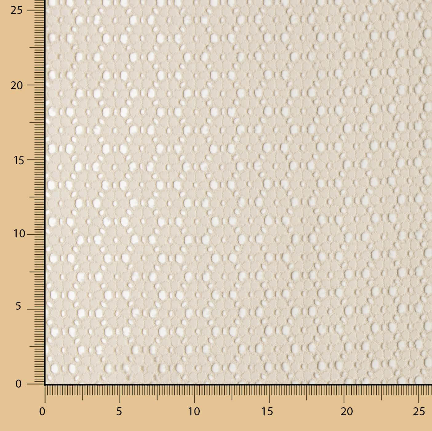 Bordado Suizo Margarita Arena – Ribes & Casals