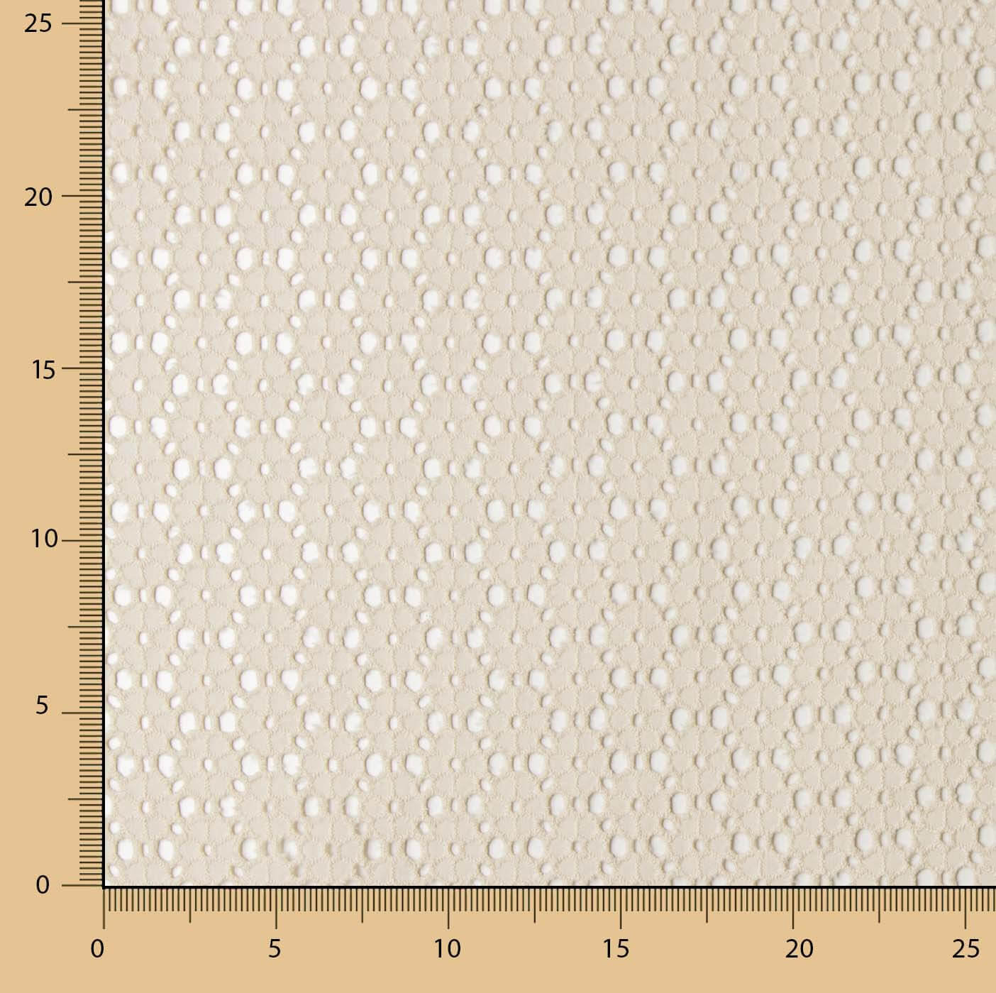 Bordado Suizo Margarita Arena – Ribes & Casals